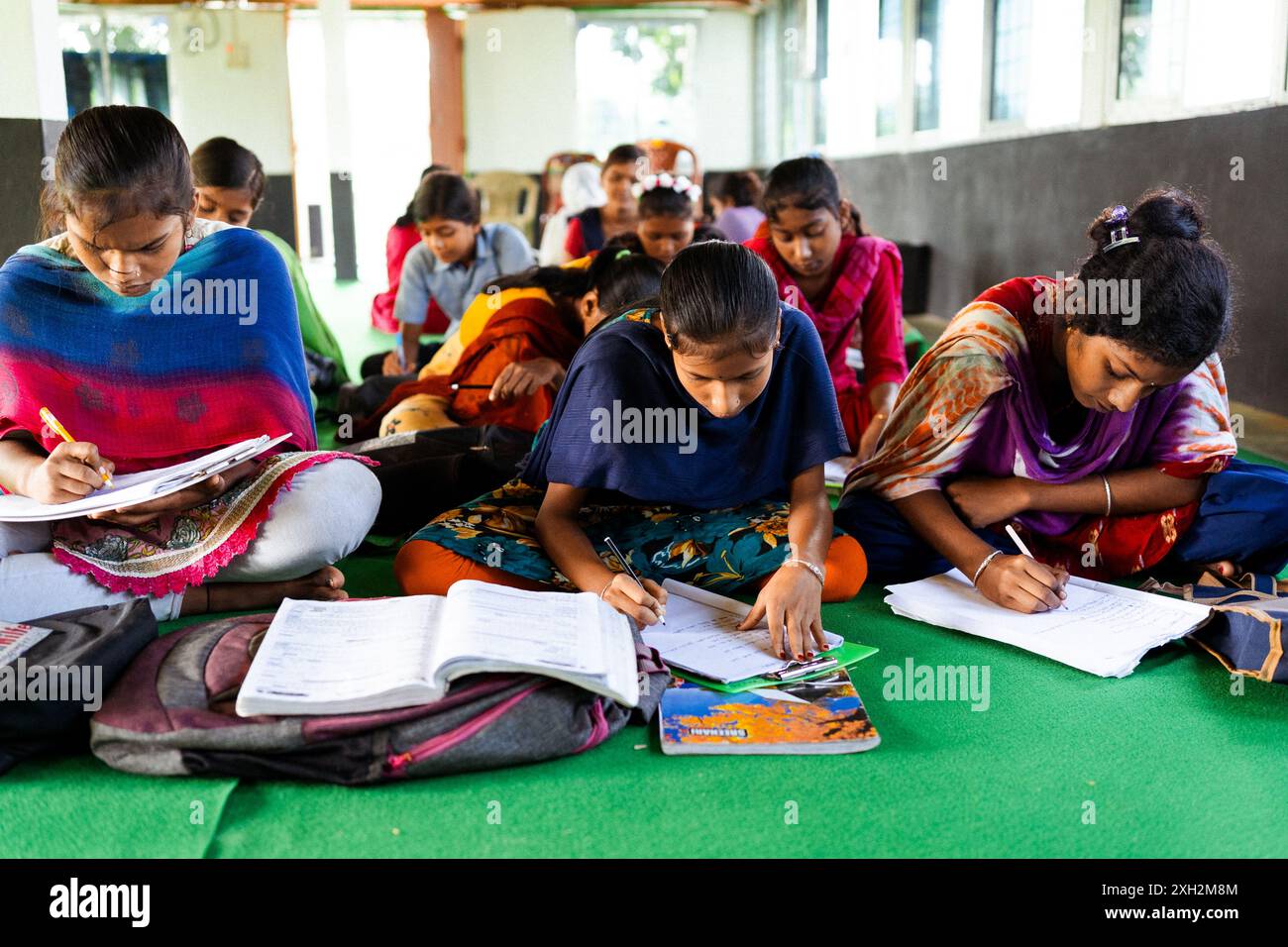 Indian schoolgirls hi-res stock photography and images - Alamy