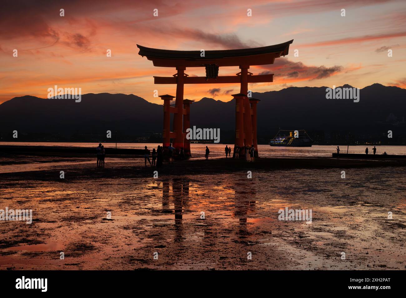 The Floating Torii Gate of Itsukushima Shrine off the coast of Miyajima ...