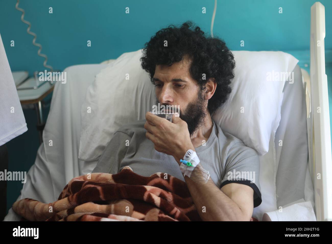 The liberated Palestinian prisoner, Muazzaz Abayat, is receiving ...