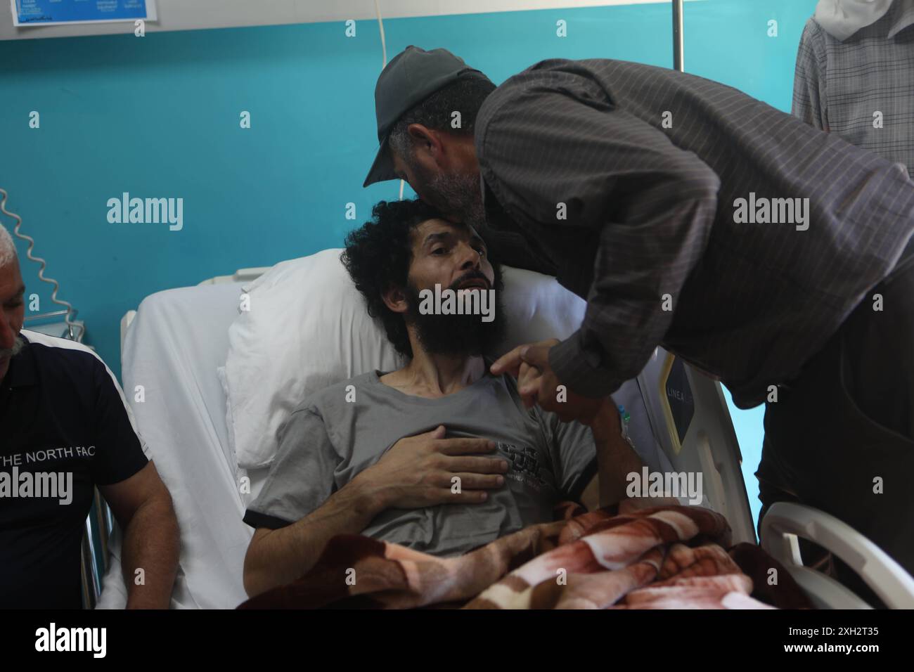 The liberated Palestinian prisoner, Muazzaz Abayat, is receiving ...