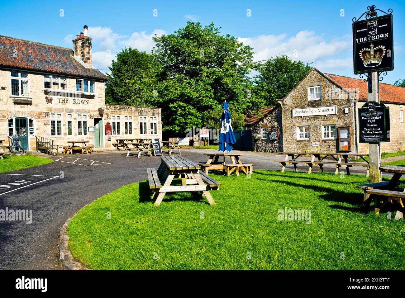 The Crown Hotel, Hutton Le Hole, North Yorkshire, England Stock Photo ...