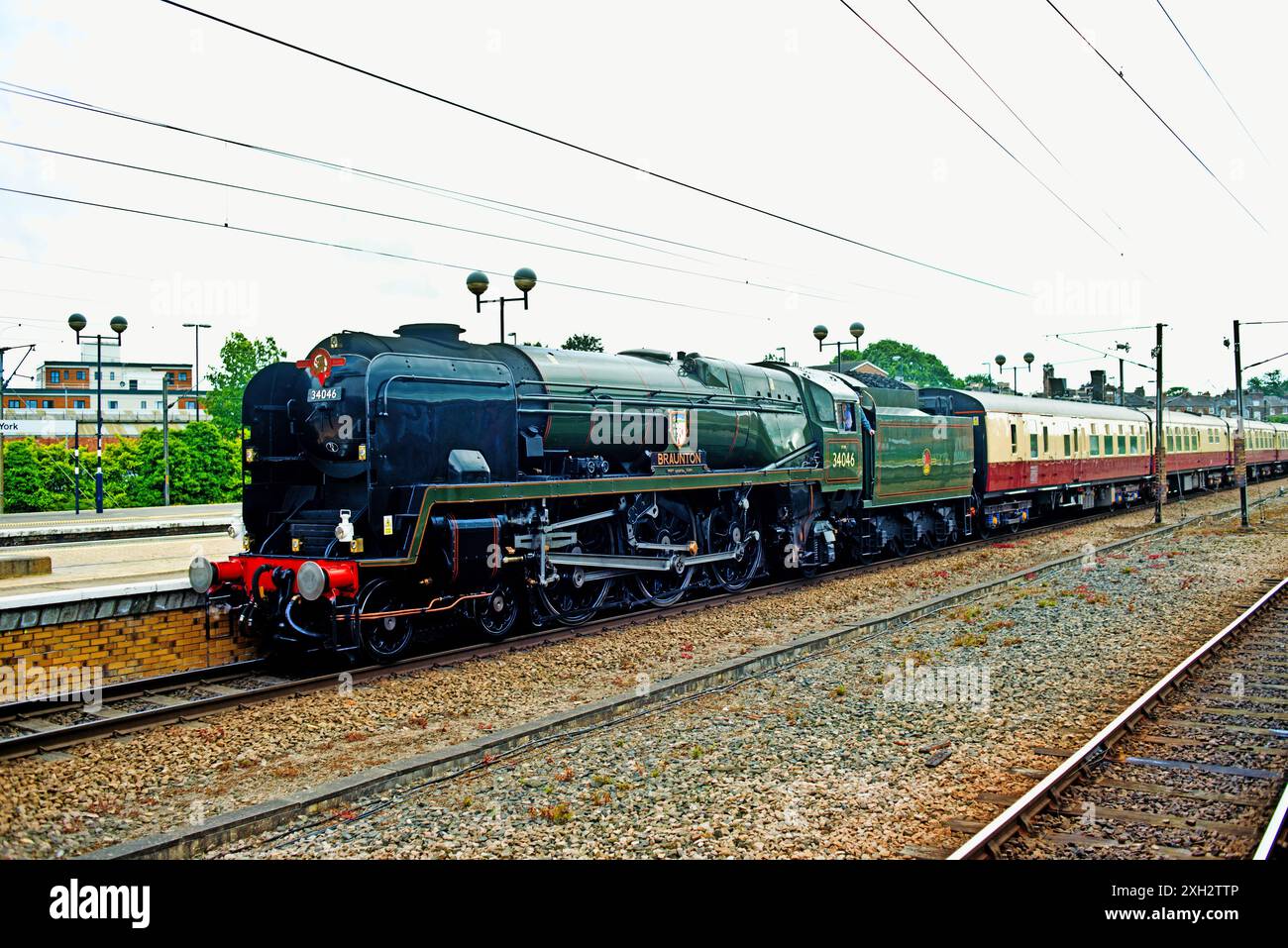 West Country Class Locomotive No 34046 Braunton at York Station ...