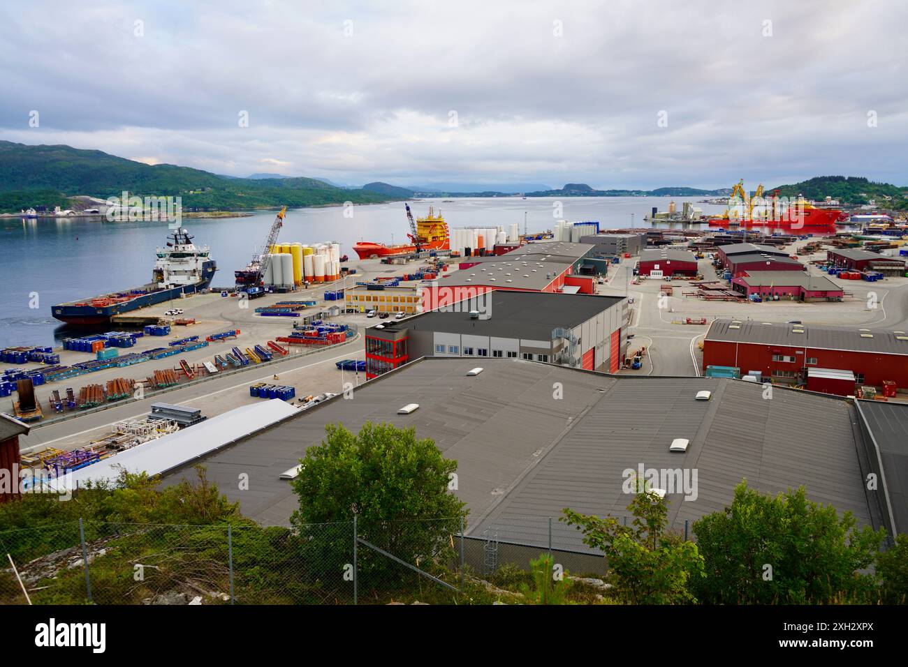 Offshore facilities hi-res stock photography and images - Alamy