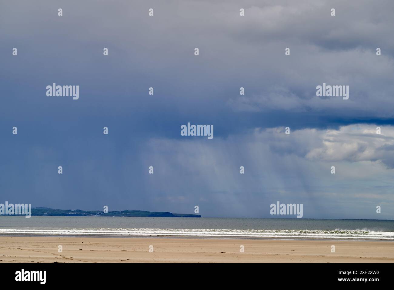 Heavy rain coming down hi-res stock photography and images - Alamy