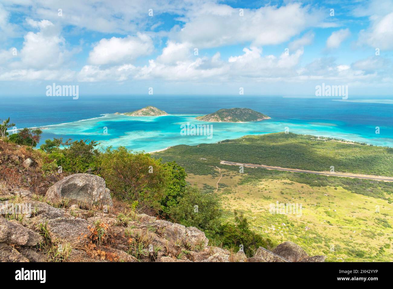 Spectacular aerial view of coral reefs from Cooks Look on Lizard Island ...
