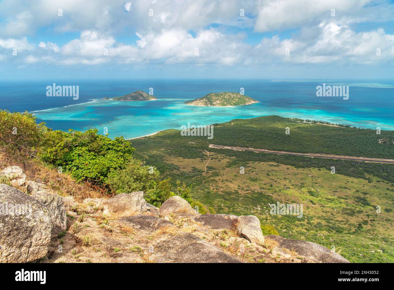 Spectacular aerial view of coral reefs from Cooks Look on Lizard Island ...