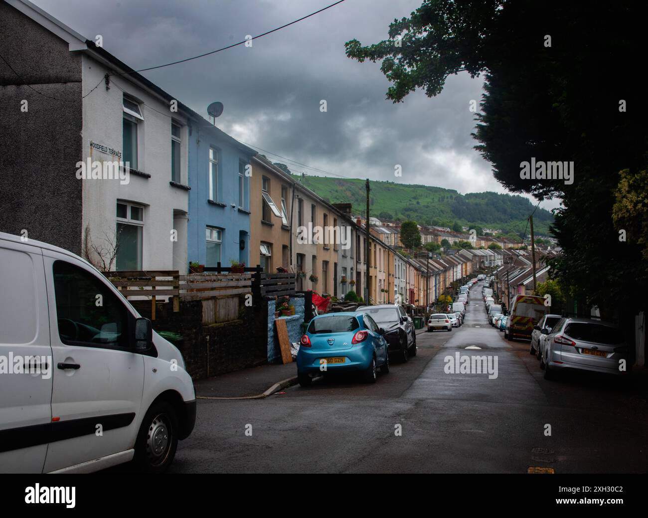 Suburban neighborhood overcast skies hi-res stock photography and ...