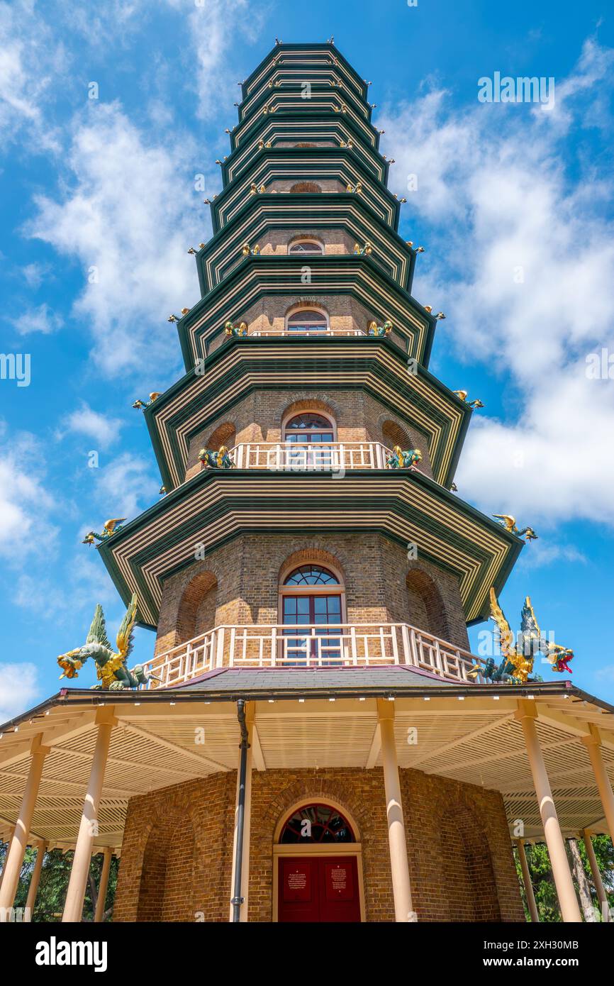 The Great Pagoda, Kew Gardens in Summer Stock Photo - Alamy