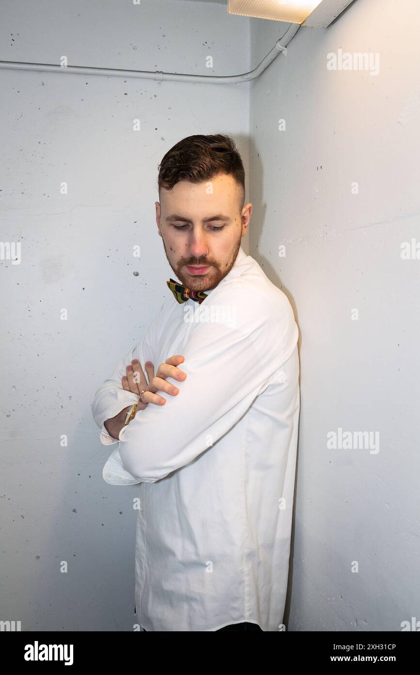 Avant garde fashion mens hi-res stock photography and images - Alamy