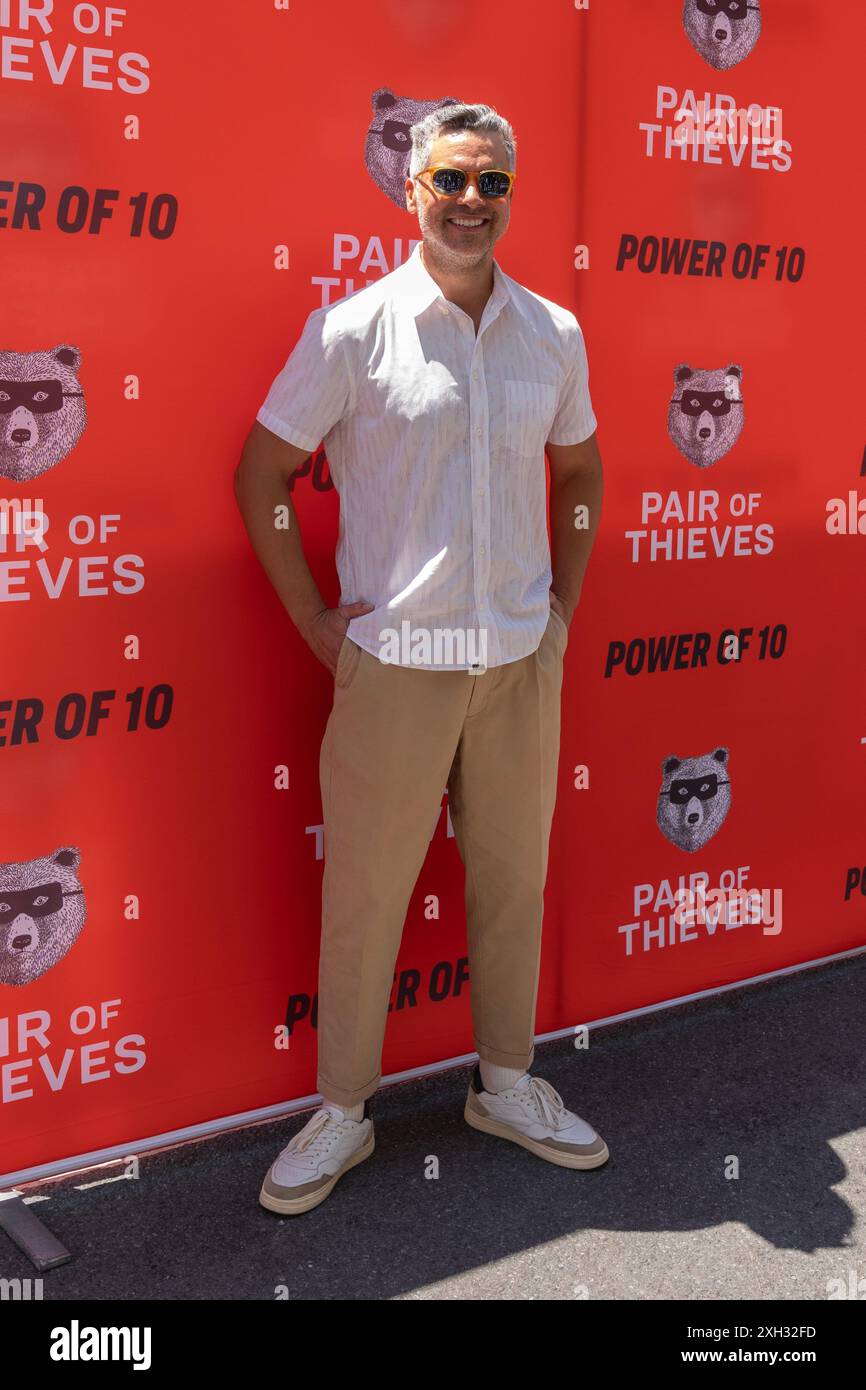 Pair of Thieves Founder Cash Warren attends Power of 10 campaign pop-up ...