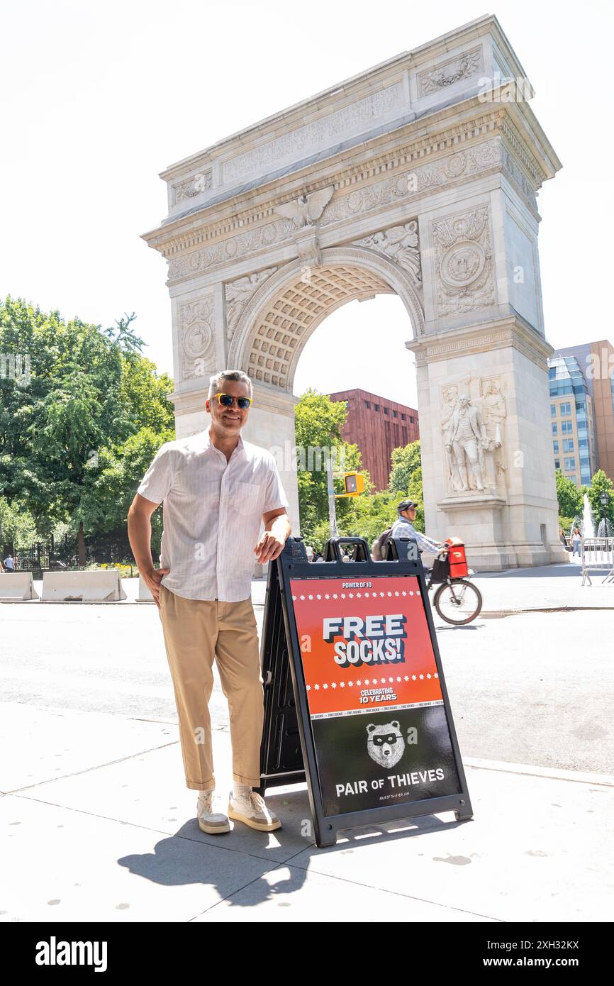 Pair of Thieves Founder Cash Warren attends Power of 10 campaign pop-up ...