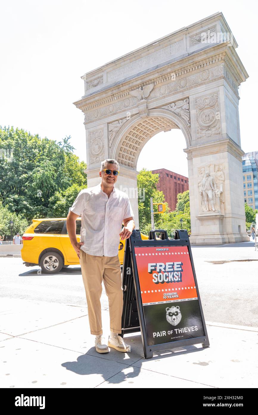 Pair of Thieves Founder Cash Warren attends Power of 10 campaign pop-up ...