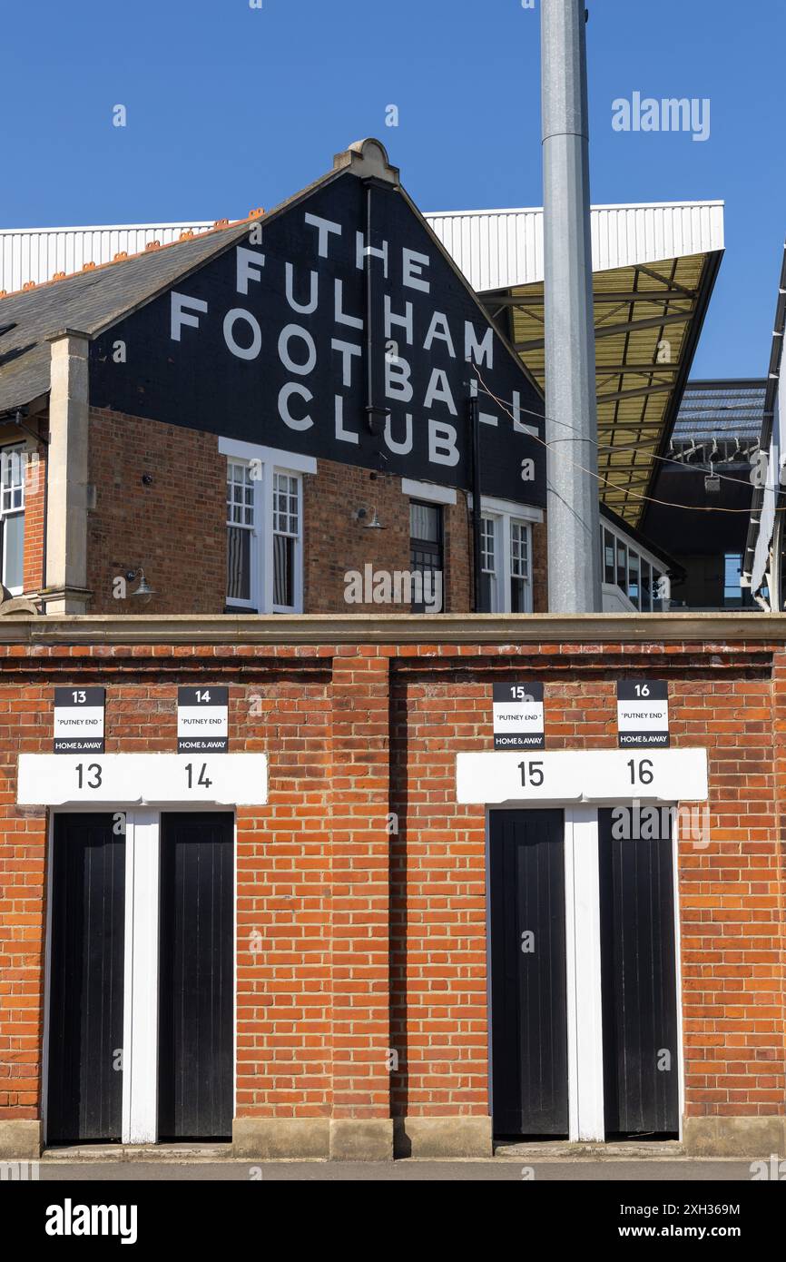 Football changing room exterior hi-res stock photography and images - Alamy