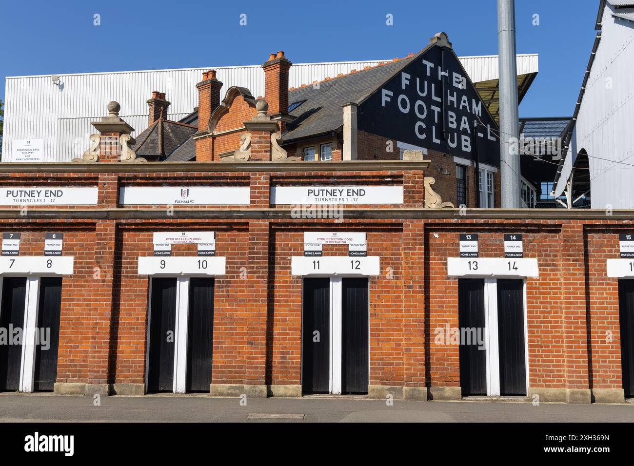 Fulham team hi-res stock photography and images - Alamy
