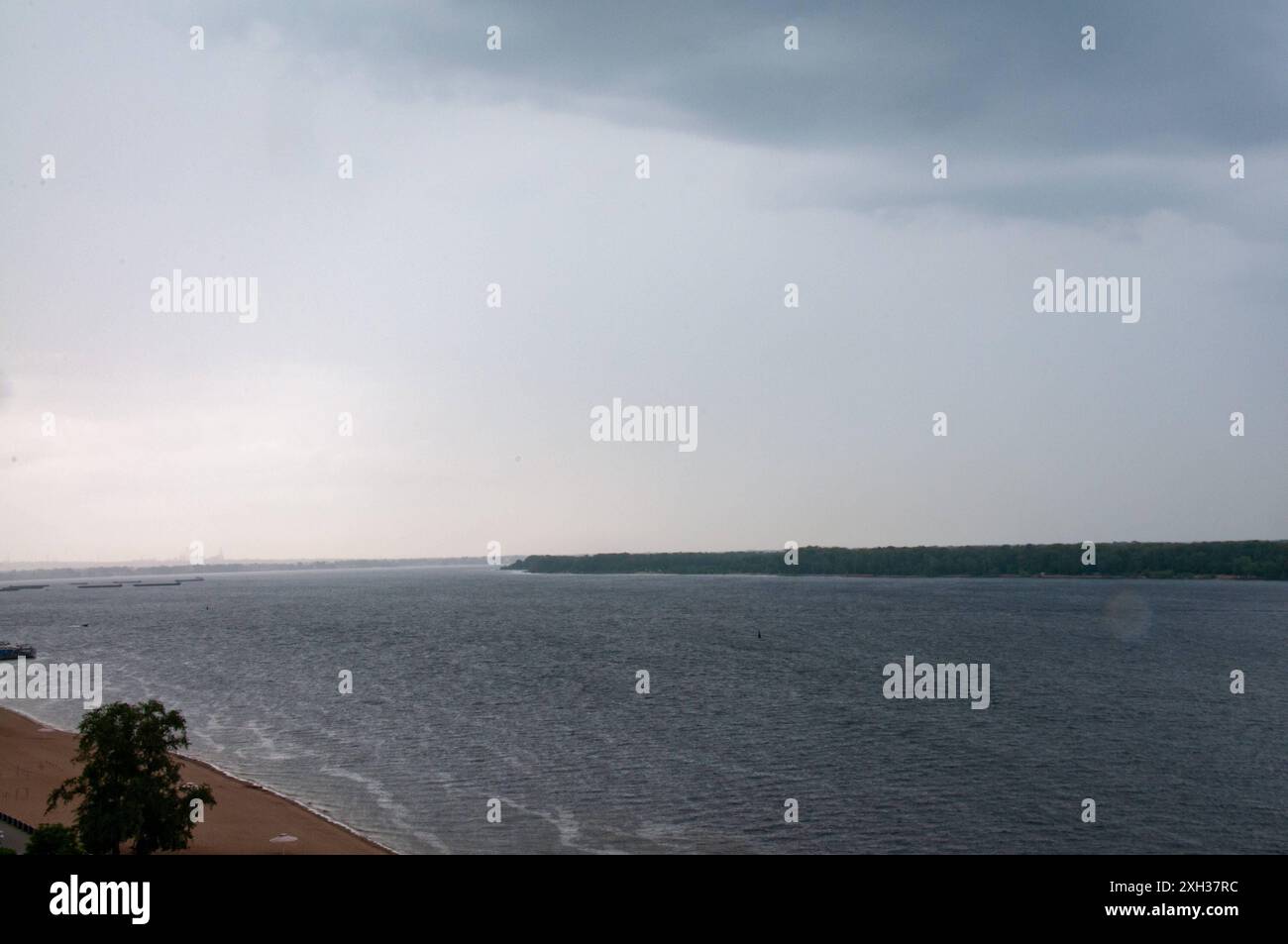 Views of the city of Samara, Russia Thundercloud over the Volga River ...