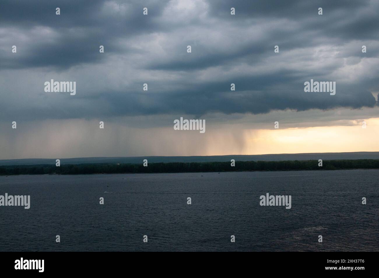 Views of the city of Samara, Russia Thundercloud over the Volga River ...