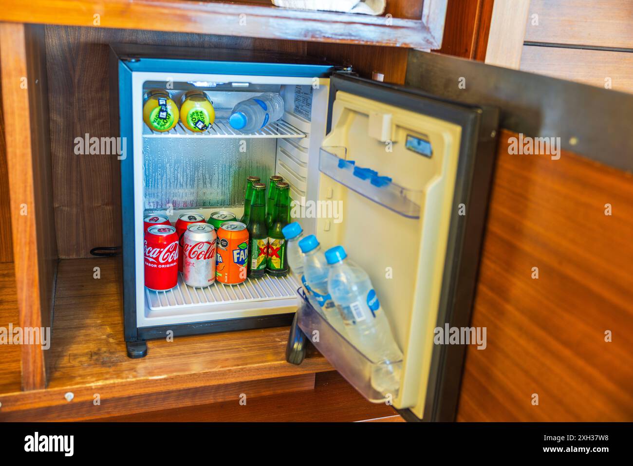 Mini bar bottles hi-res stock photography and images - Alamy