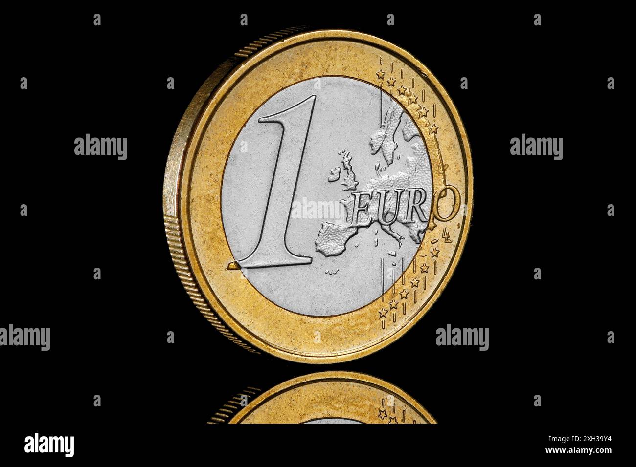 2023 €1 Euro coin Stock Photo - Alamy