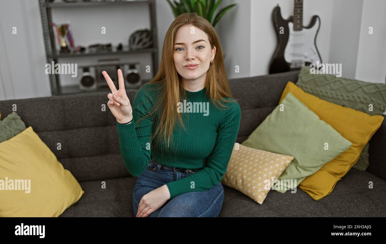 Woman giving peace sign hi-res stock photography and images - Alamy