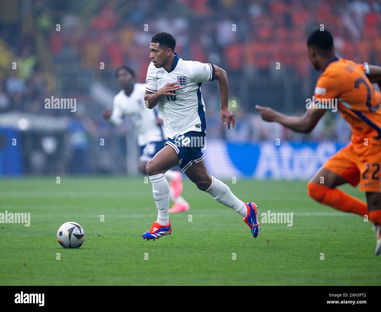 Jude Bellingham (England, #10) am Ball, GER, Netherlands (NED) vs ...