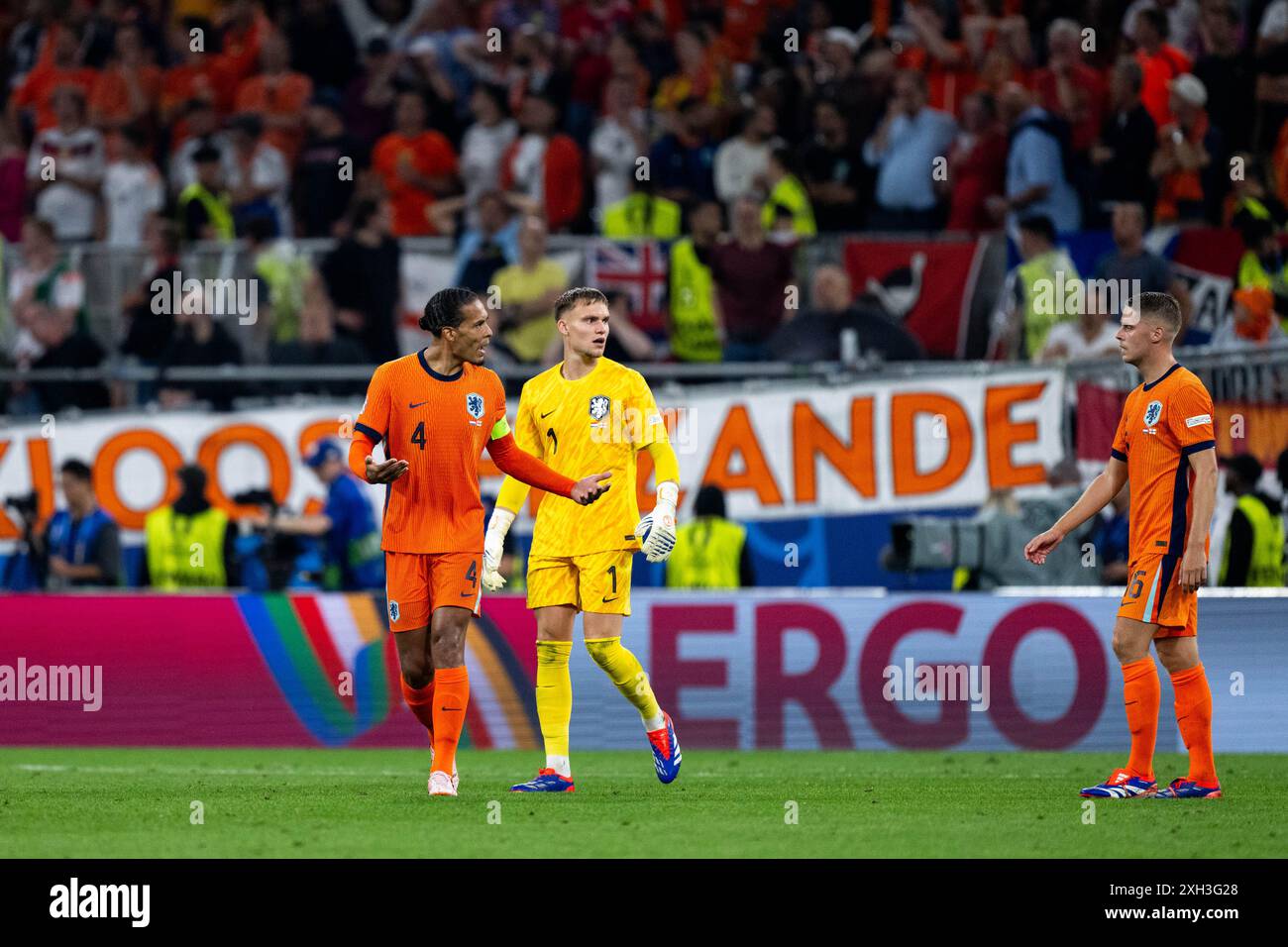 Virgil van Dijk (Niederlande, #04), Bart Verbruggen (Niederlande, #01), Joey Veerman ...