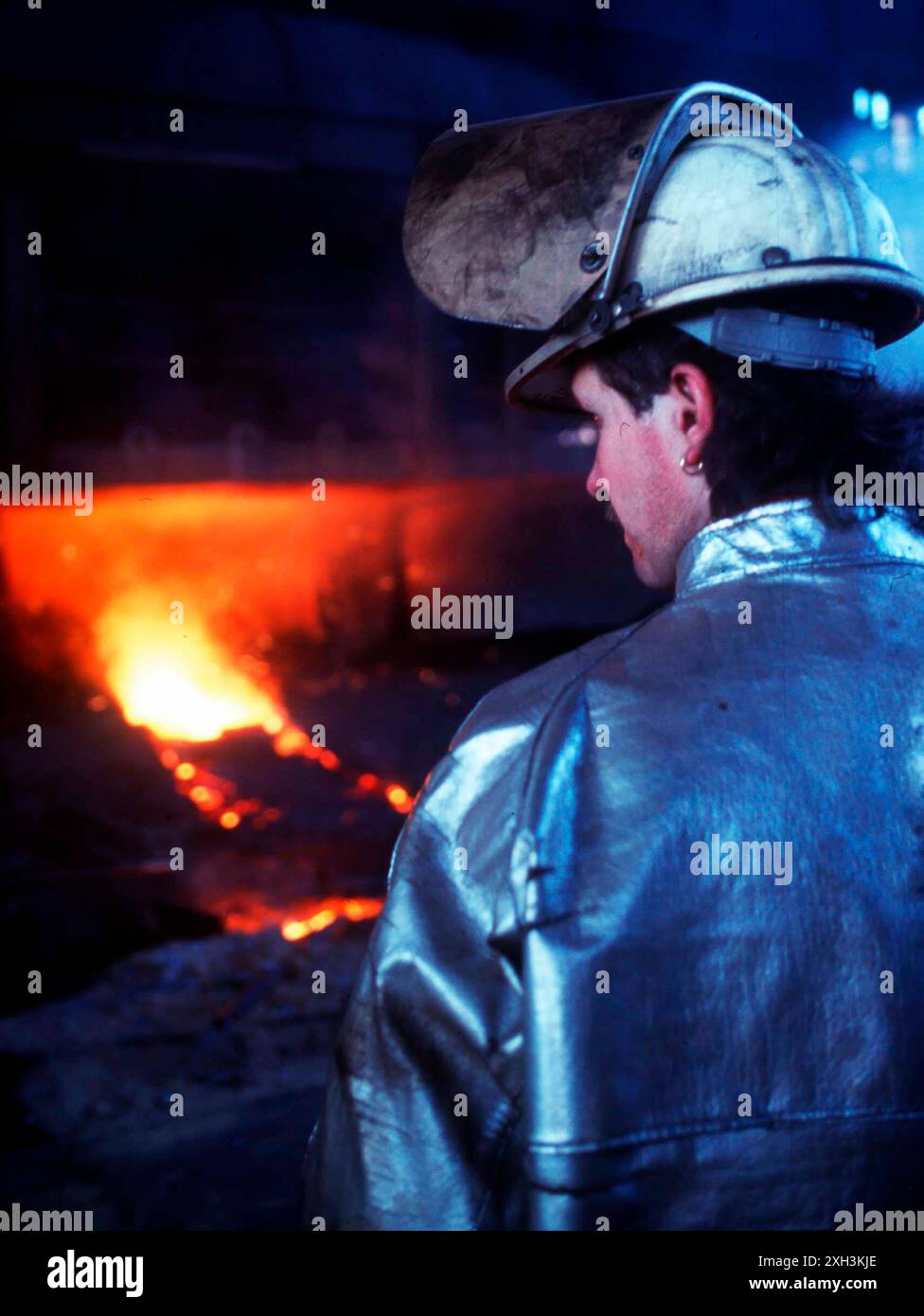 Steelworkers in the iron industry hard labour steel cooker in the iron ...