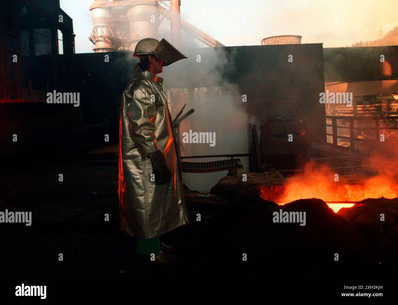 Steelworkers in the iron industry hard labour steel cooker in the iron ...