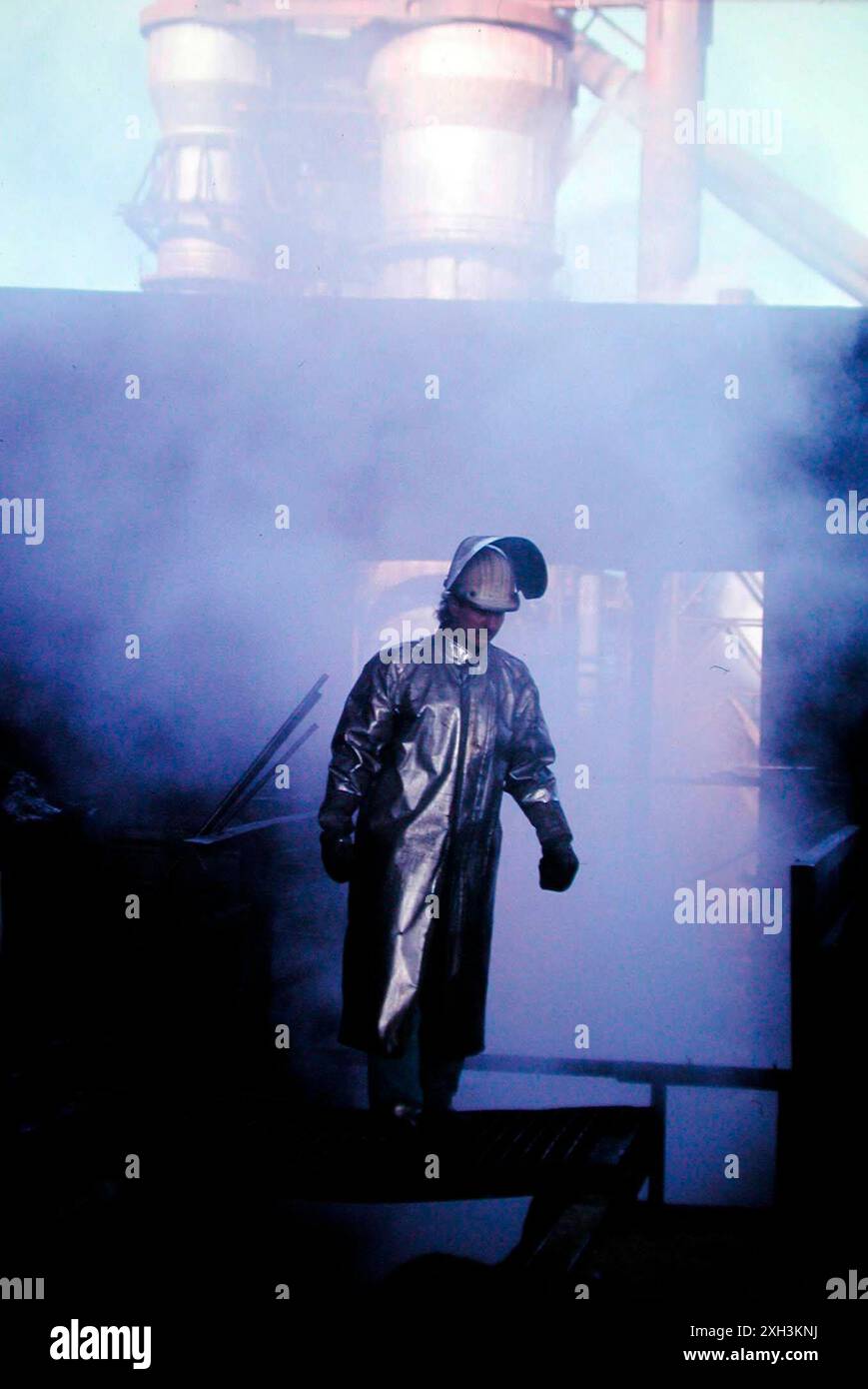 Steelworkers in the iron industry hard labour steel cooker in the iron ...