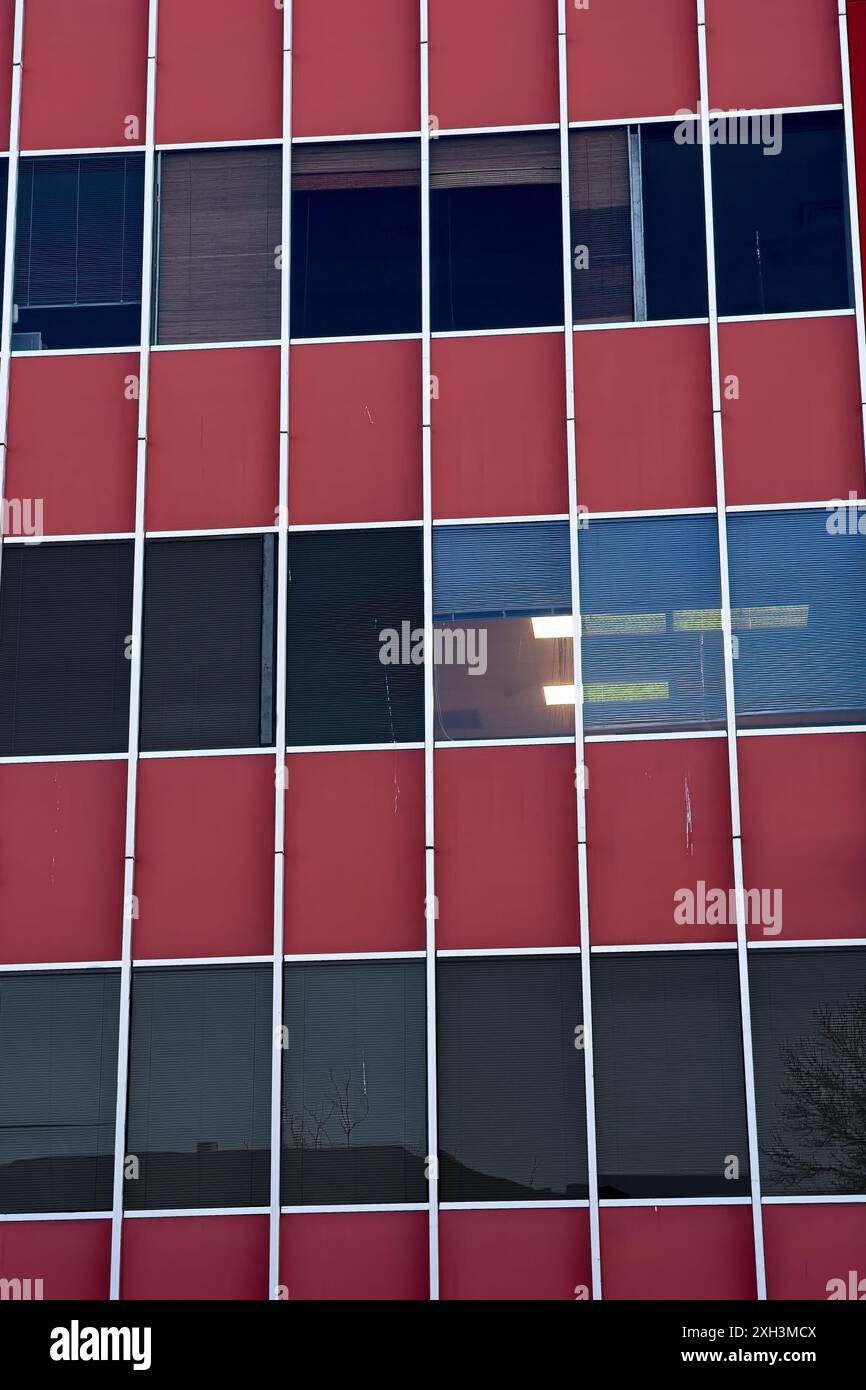 Office solitude hi-res stock photography and images - Alamy