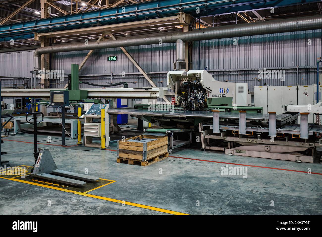 Cnc punching machine processing hi-res stock photography and images - Alamy