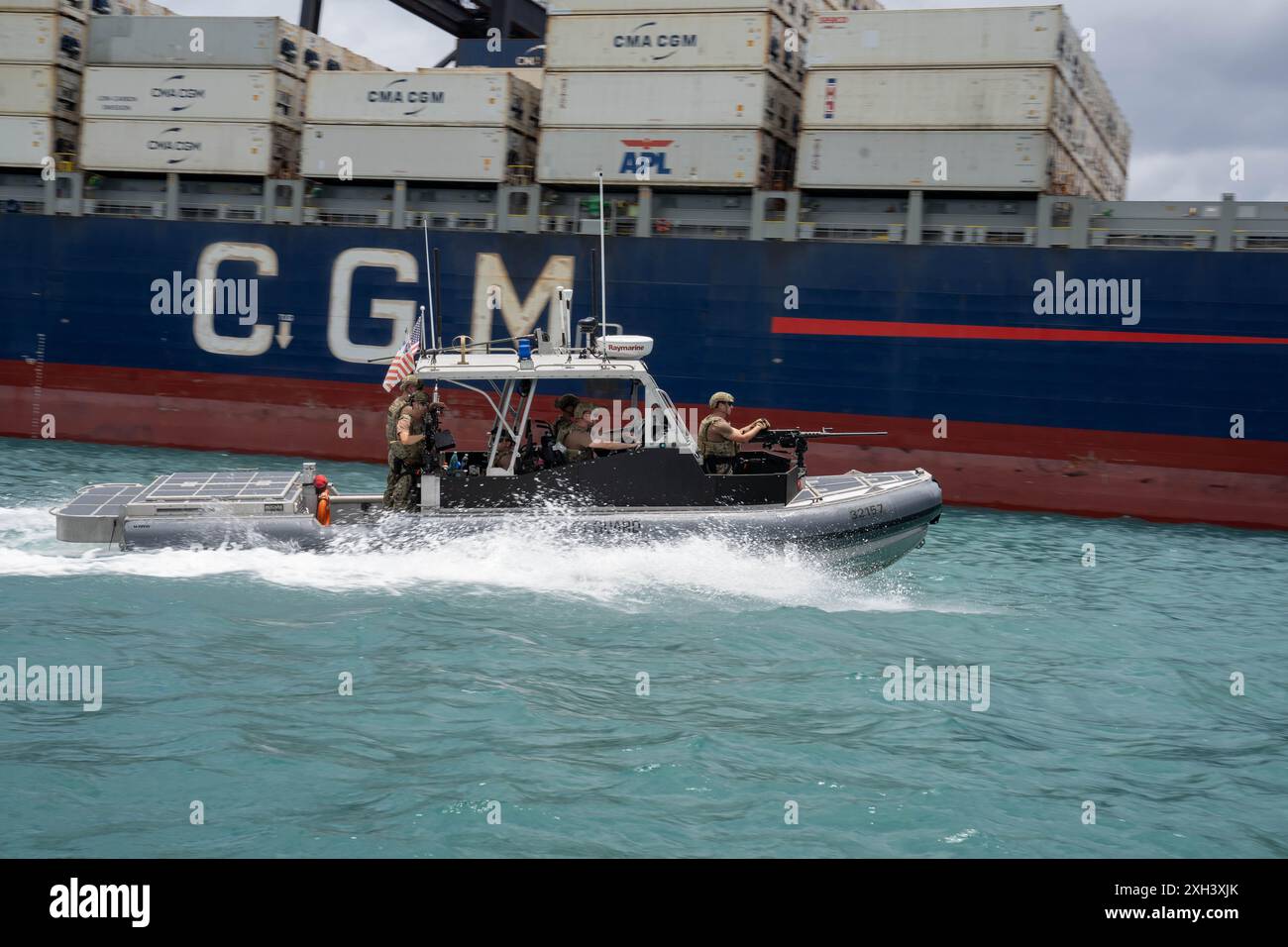 U.S. Coast Guardsmen assigned to Port Security Unit 311, Coast Guard ...