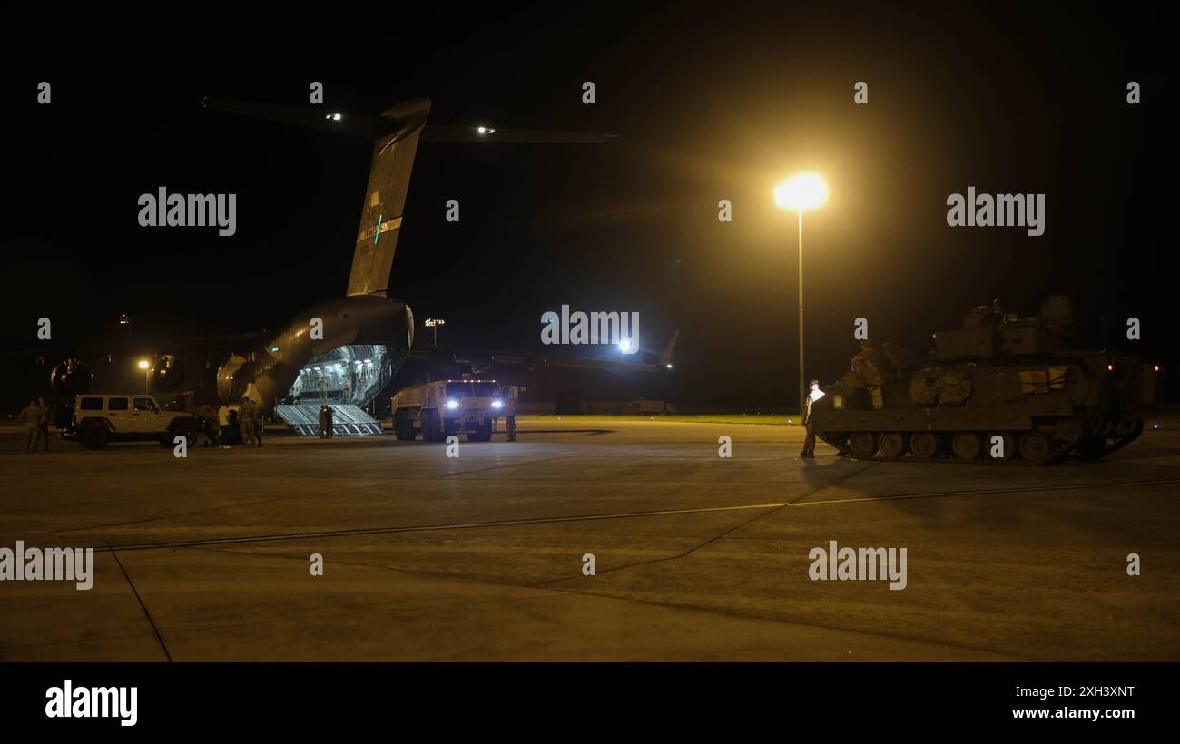 U.S. Army Soldiers assigned to 5th Squadron, 7th Cavalry Regiment, 1st ...