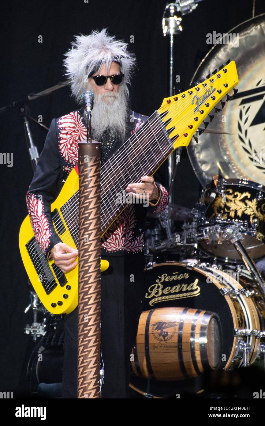 Zz top live wembley arena hi-res stock photography and images - Alamy