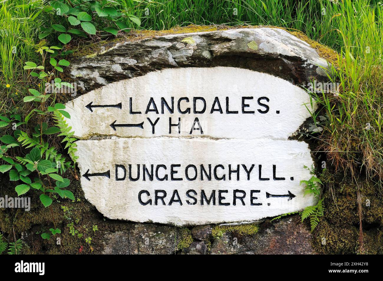 Old road sign directions to Langdales, Dungeon Ghyll, YHA at Red Bank ...