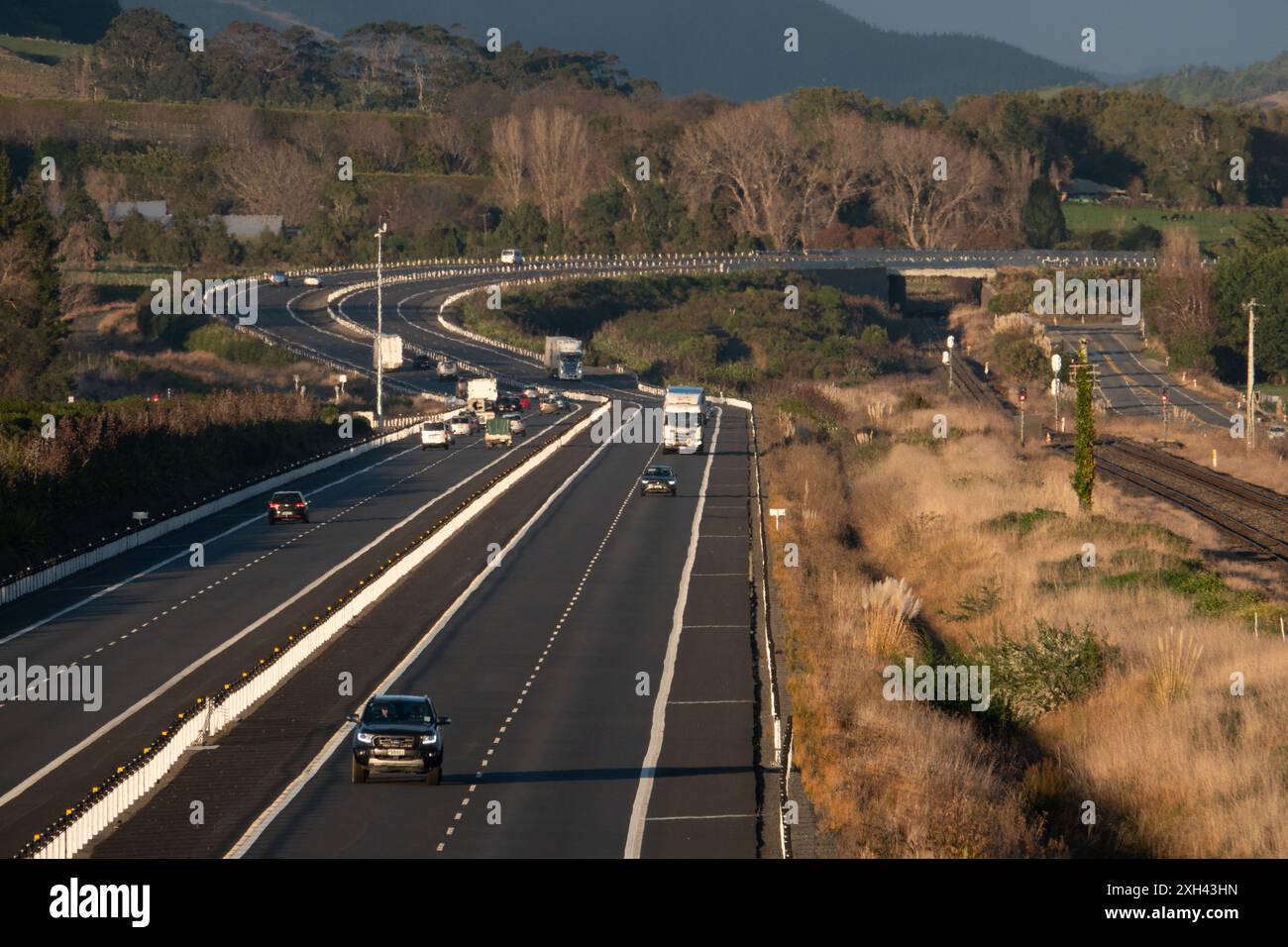 Traffic on the Peka Peka to Otaki expressway in Kapiti, New Zealand ...