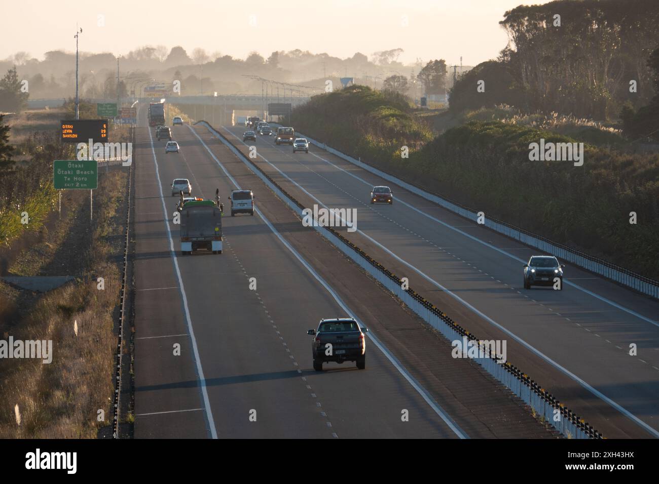 Traffic on the Peka Peka to Otaki expressway in Kapiti, New Zealand Stock Photo - Alamy