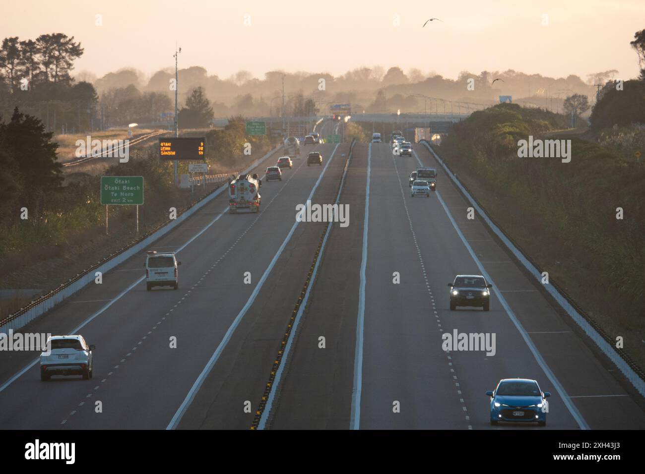 Traffic on the Peka Peka to Otaki expressway in Kapiti, New Zealand ...