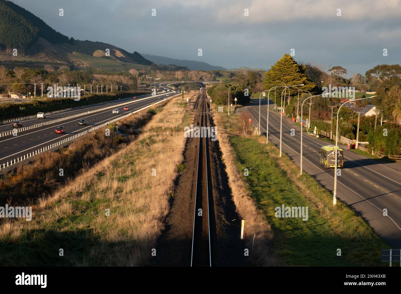 Traffic on Peka Peka to Otaki expressway, with train tracks and old ...