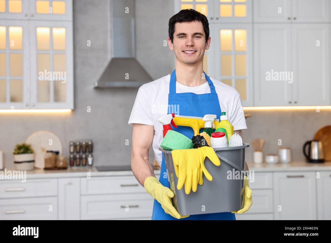 Man holding cleaning supplies hi-res stock photography and images - Alamy