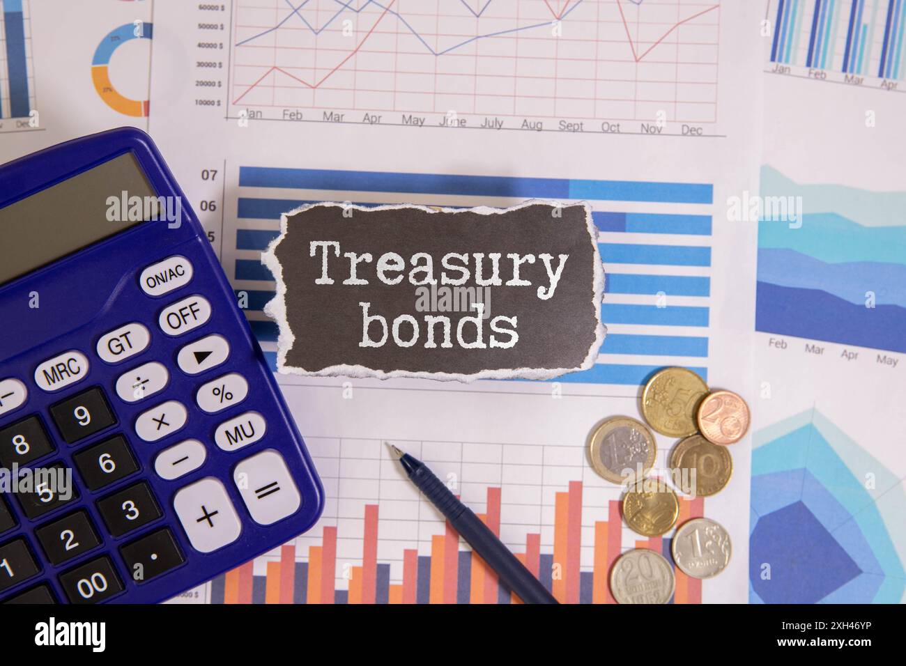 Bond yields graph hi-res stock photography and images - Alamy
