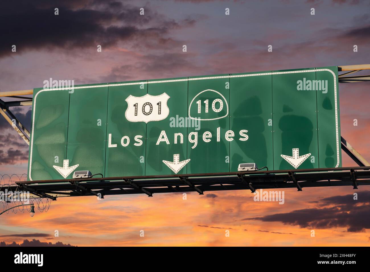 Los Angeles route 101 and 110 freeway arrow sign with sunset sky Stock Photo - Alamy