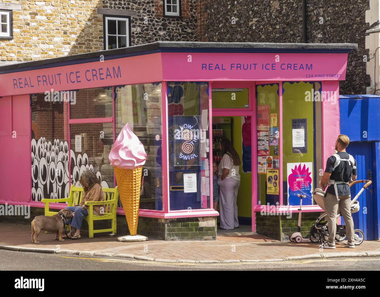 England, Kent, Margate, The Old Town, Colourful Ice-cream Parlour Stock ...