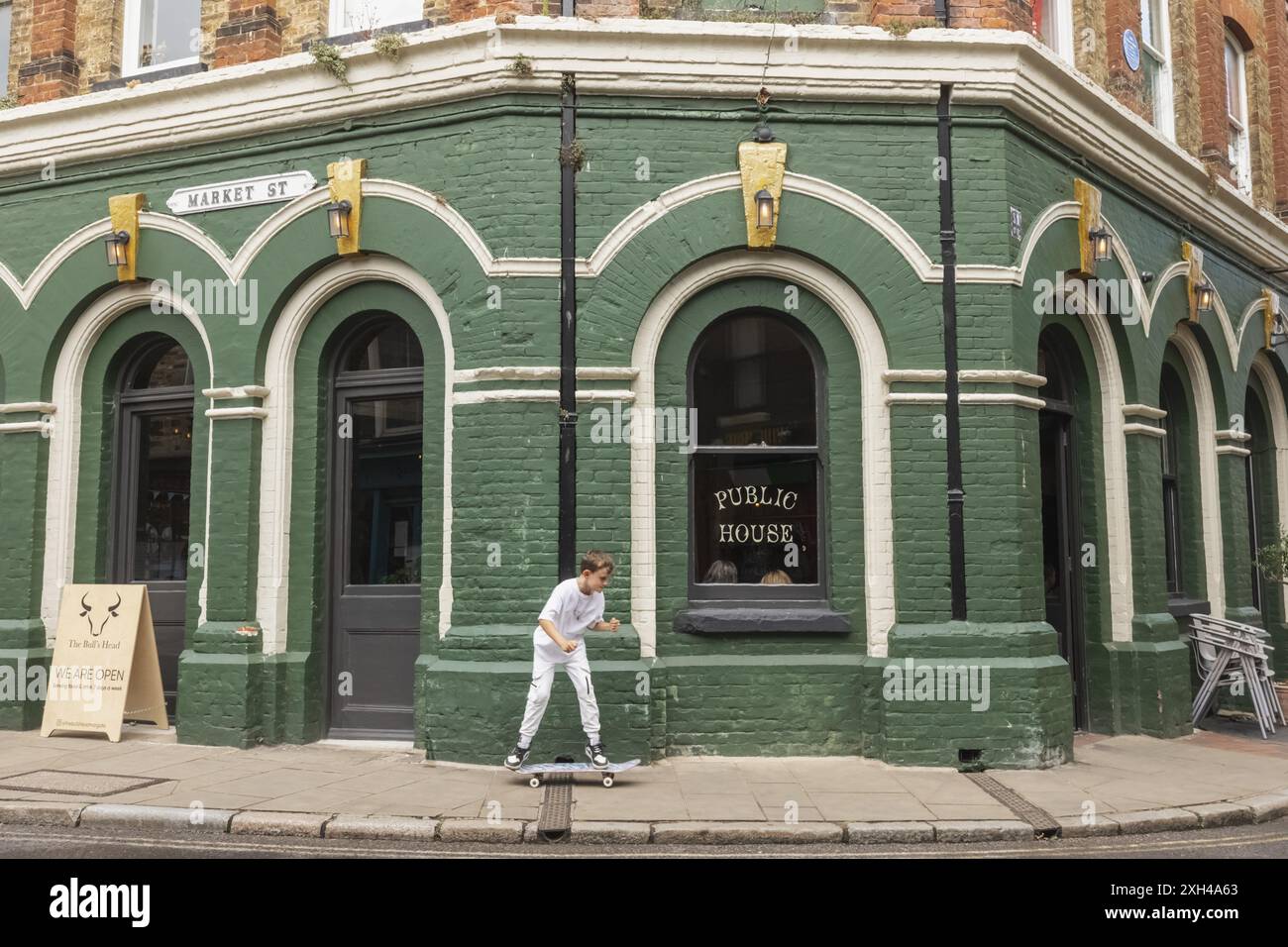 England, Kent, Margate, The Old Town, Pub Frontage in Market Street ...