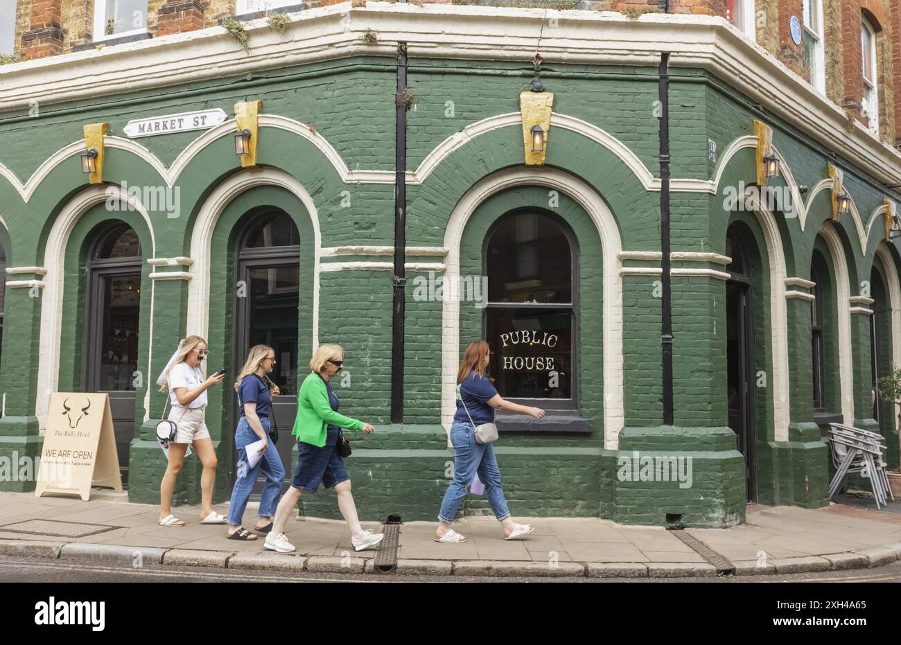 England, Kent, Margate, The Old Town, Pub Frontage in Market Street ...