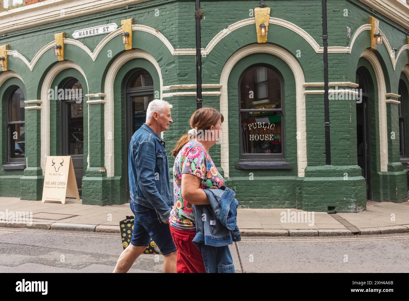 England, Kent, Margate, The Old Town, Pub Frontage in Market Street ...