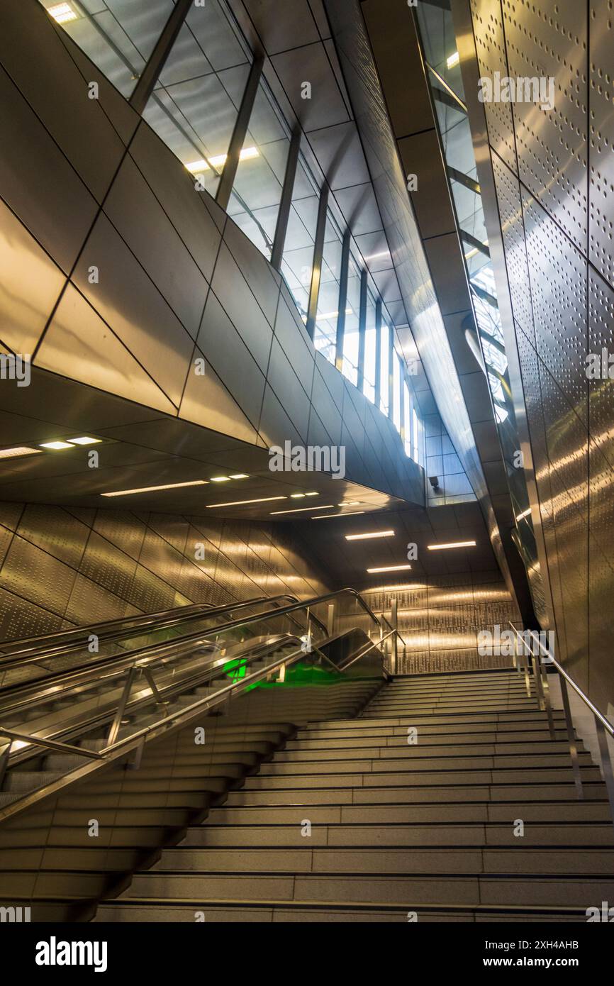 Düsseldorf: subway station Benrather Straße of light rail Wehrhahn line ...