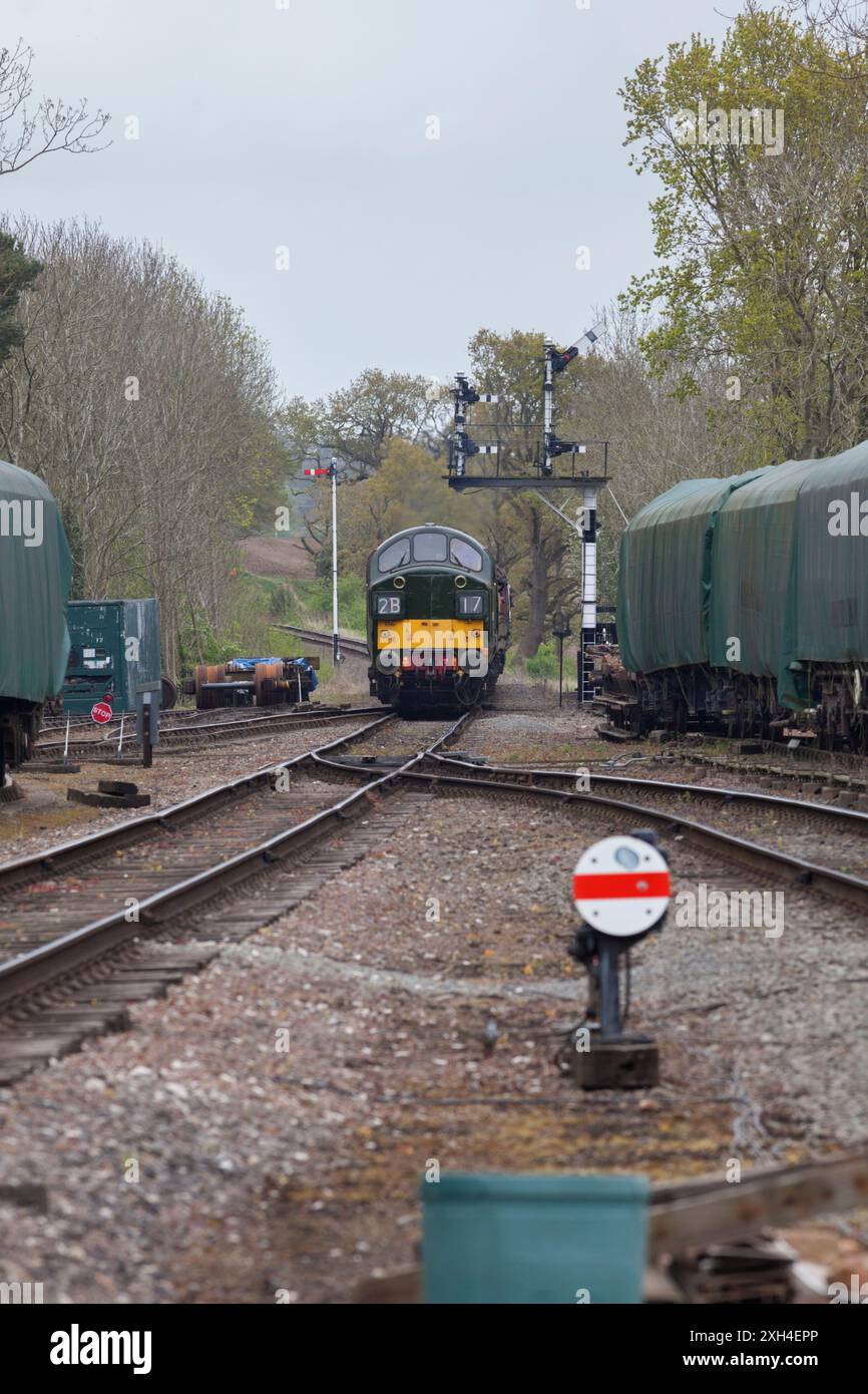 Preserved class 37 diesel locomotive D6700 at Rothley (Great Central ...