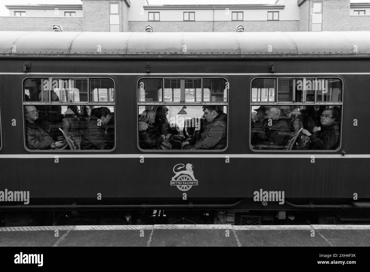 Loughborough (Great Central Railway) passengers on board preserved ...
