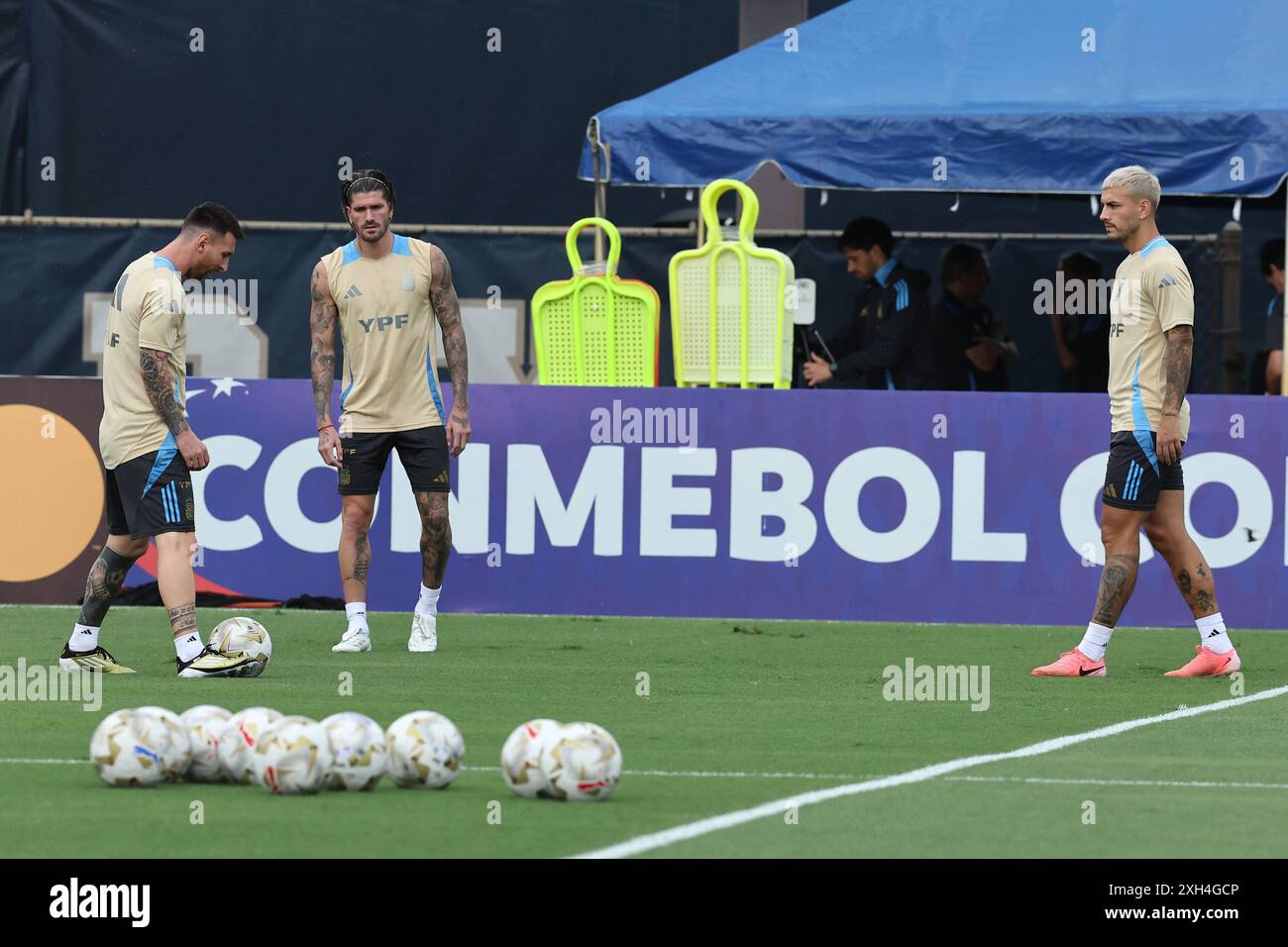 Rodrigo de paul messi hi-res stock photography and images - Alamy