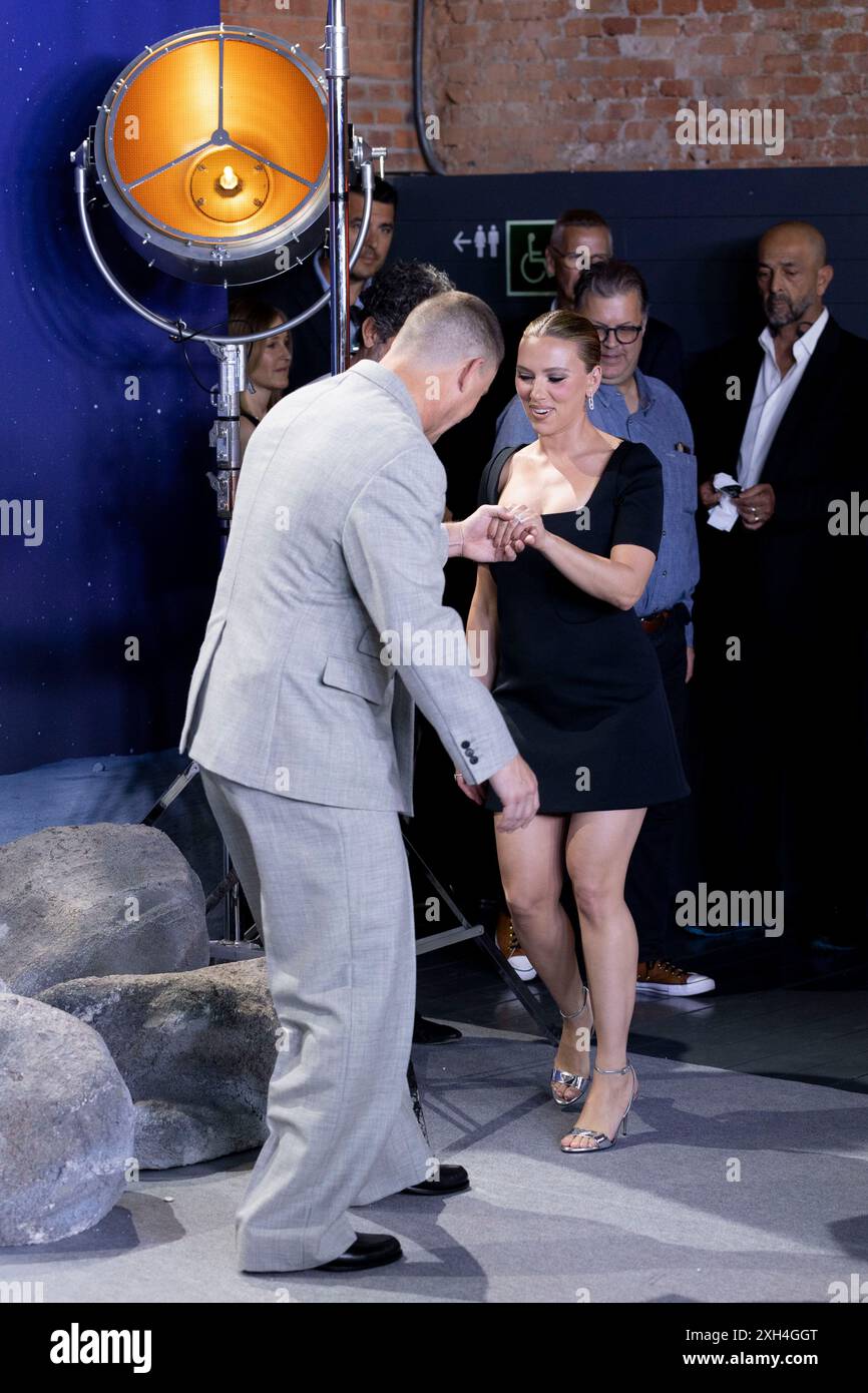 Channing tatum and actress scarlett johansson hi-res stock photography ...